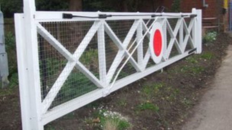 Frinton-on-Sea old railway crossing gates get new home - BBC News