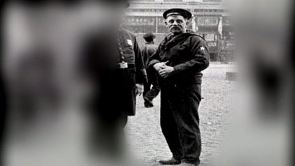 Memorial to 'jinxed' Titanic helmsman Robert Hichens unveiled in ...