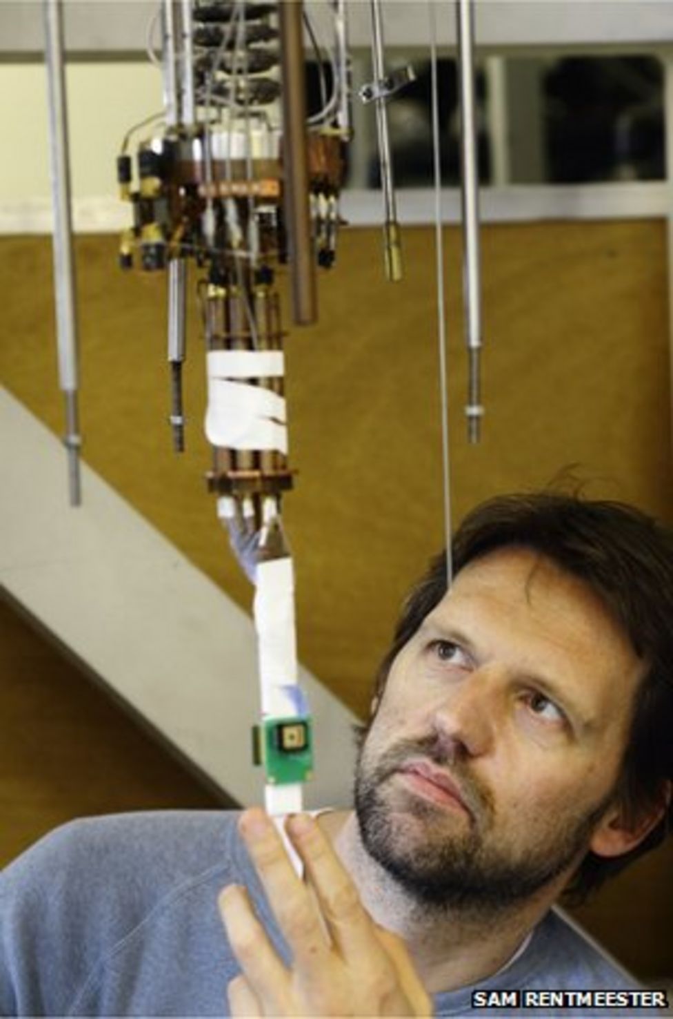 Majorana particle glimpsed in lab - BBC News