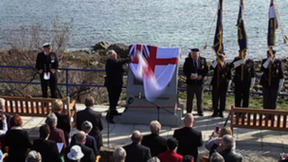 HMS Affray memorial unveiled in Alderney - BBC News