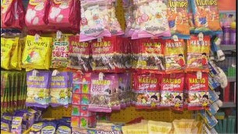 Tesco to end checkout sweets in 'healthy choice' move - BBC News