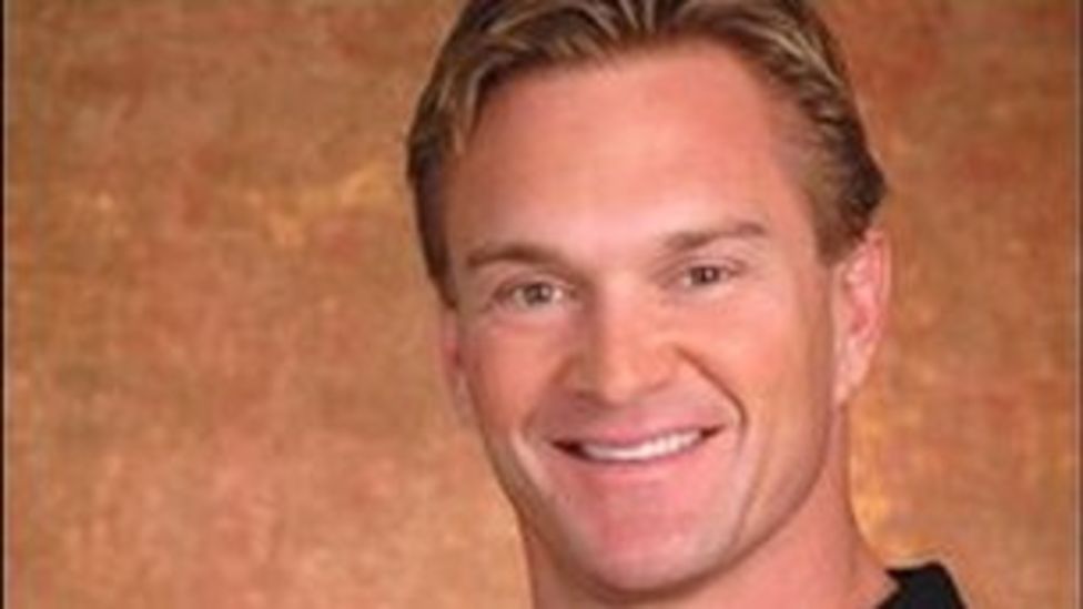 US self-defence expert banned from entering UK - BBC News