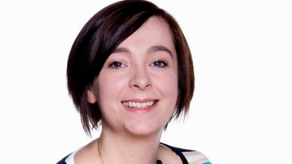 Royal Court sets controls for play set on Pluto - BBC News