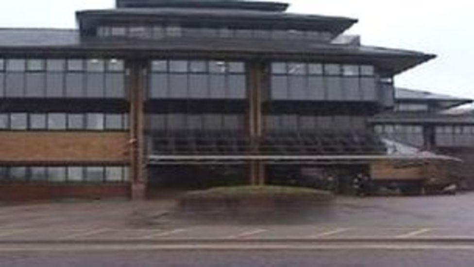 Concerns over councillor Michael Michael's Cardiff council deal - BBC News