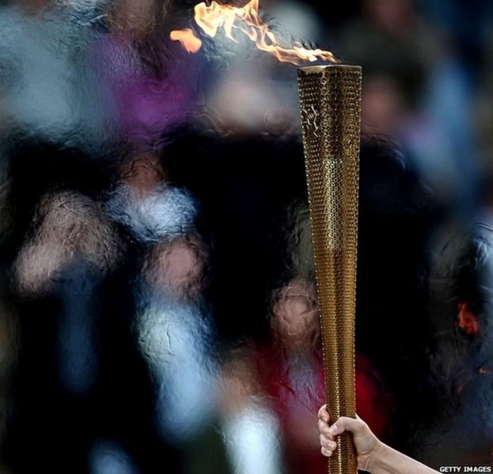 How does the Olympic flame stay alight? - BBC Newsround