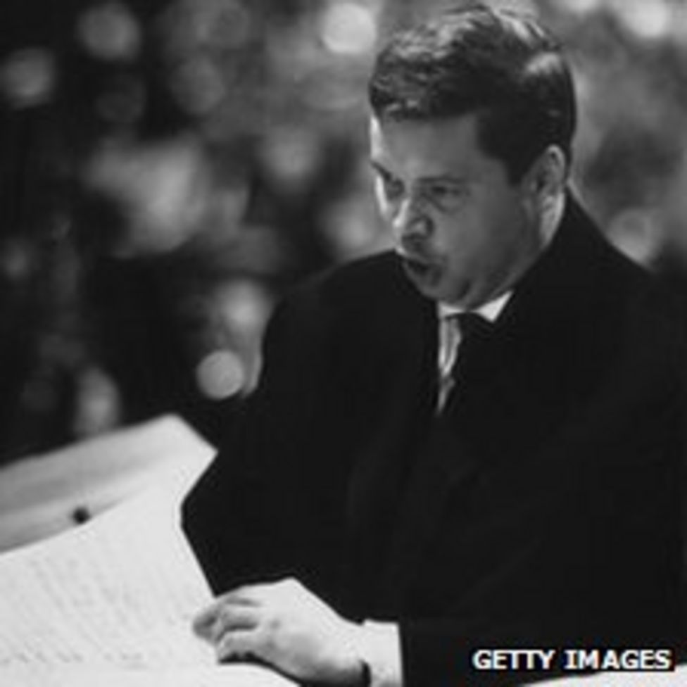 German baritone singer Dietrich Fischer-Dieskau dies - BBC News