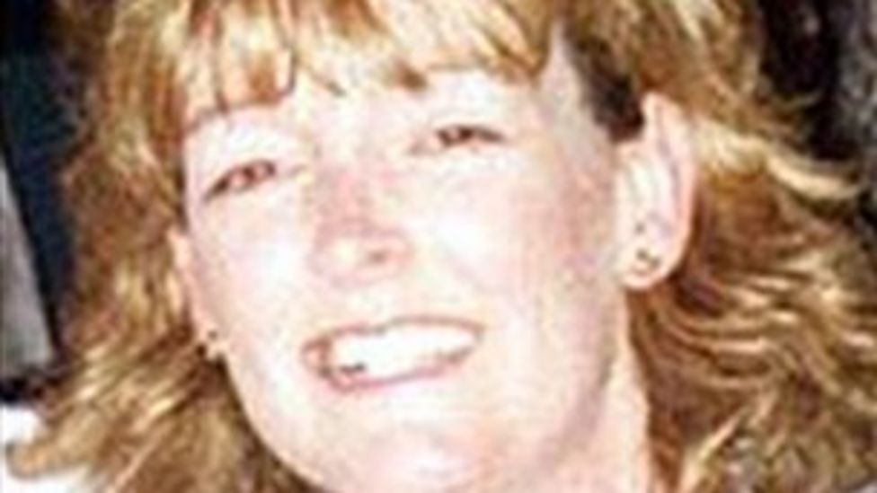 Arlene Fraser case: A wave - then a 14-year mystery - BBC News