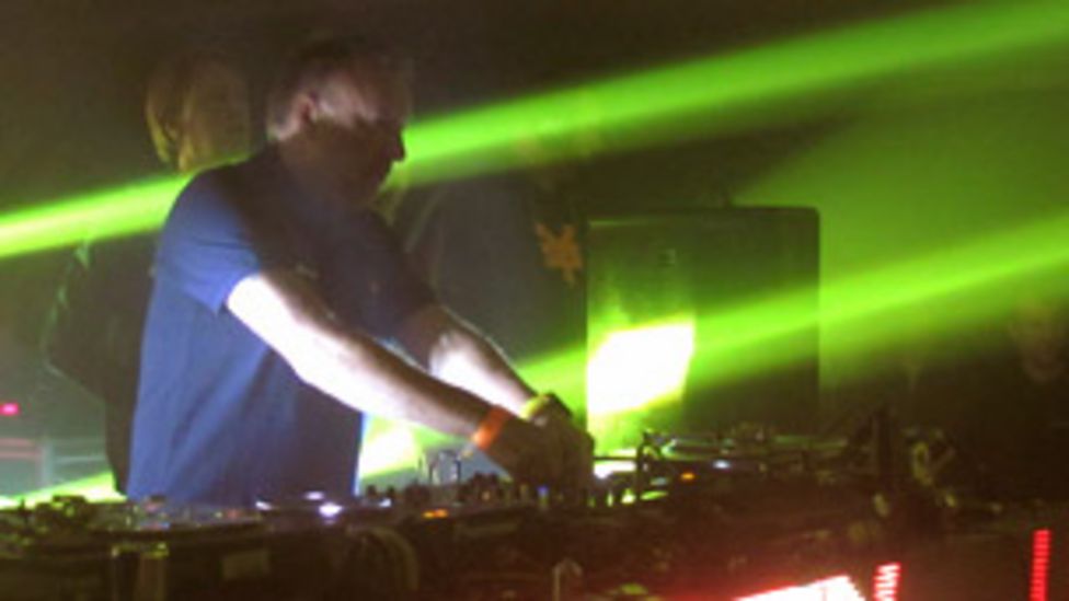 Rave marks Hacienda anniversary - BBC News