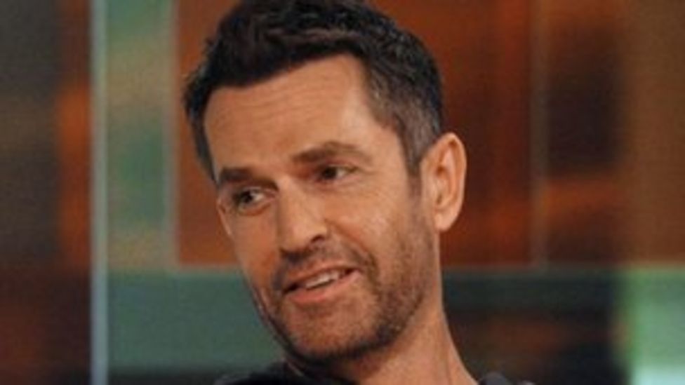 Rupert Everett to make director debut on Wilde biopic - BBC News