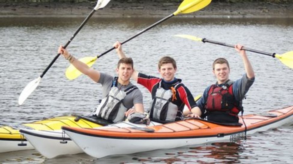 Northumberland trio’s challenge to kayak around Britain - BBC News