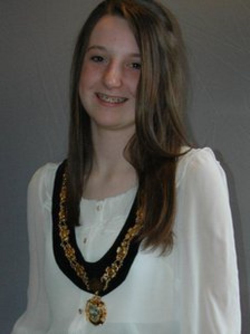Stevenage's first youth mayor calls for young people's ideas - BBC News