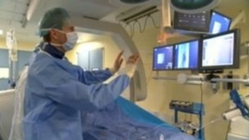 Trial of "touchless" gaming technology in surgery - BBC News