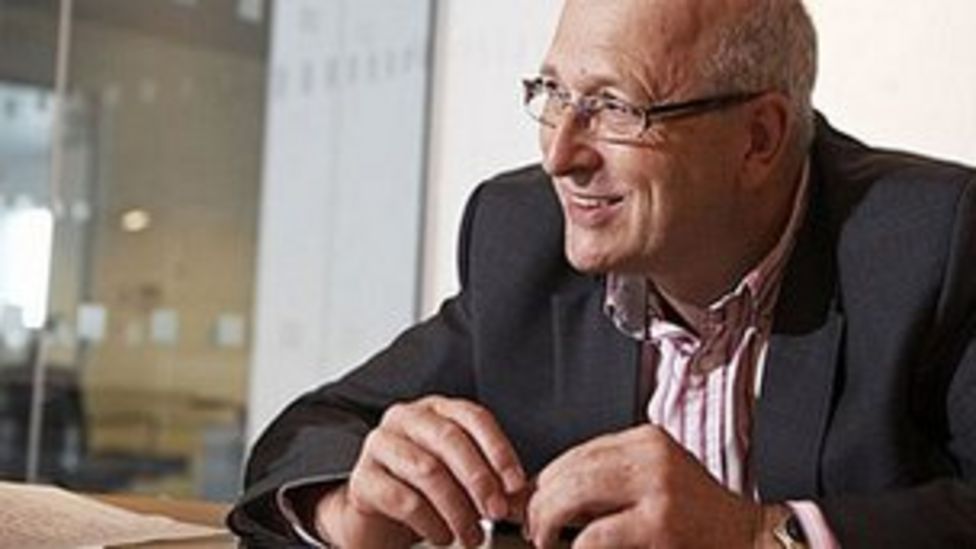 Three men jailed for fraud of Norfolk businessman Graham Dacre - BBC News