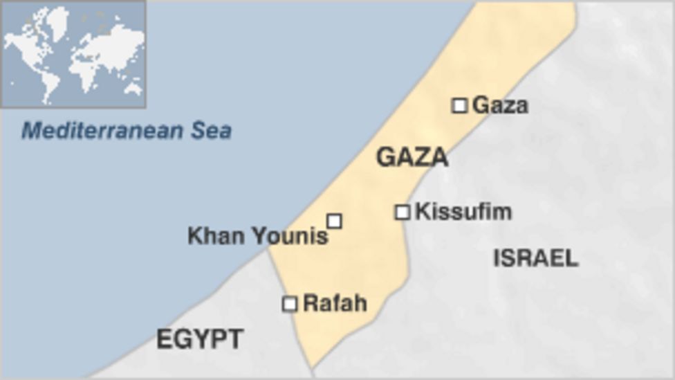 Israeli and Palestinian killed in Gaza border clash - BBC News
