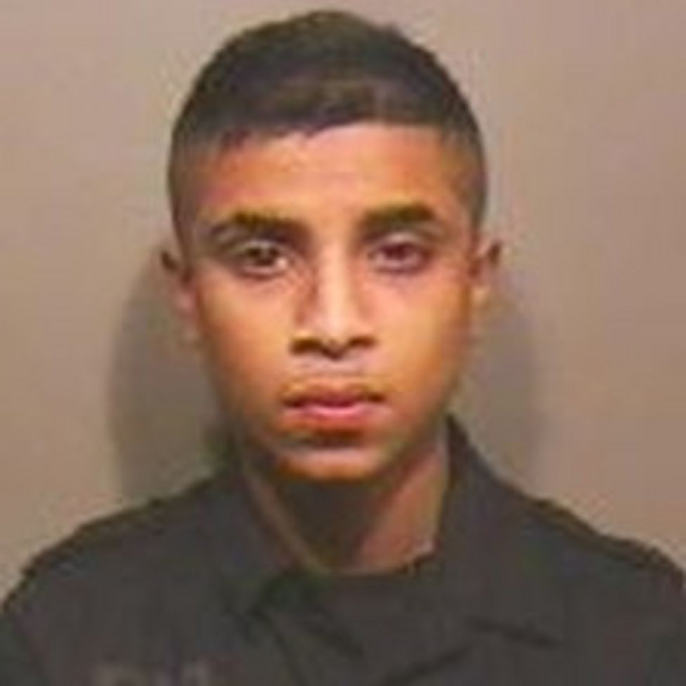 Bedford Peri Peri chicken shop shooting: Man jailed for life - BBC News