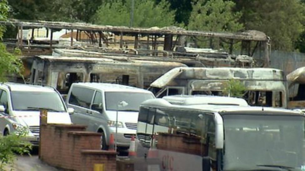 Police probe 'deliberate' bus fire in Edinburgh - BBC News