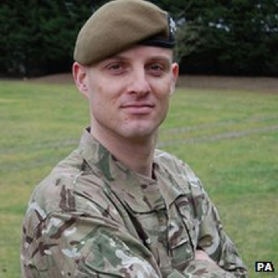 Homecoming for soldiers returning from Afghanistan tour - BBC News
