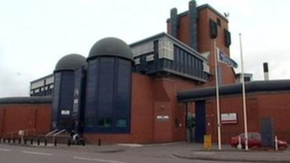 HMP Birmingham 'faces challenges' - BBC News