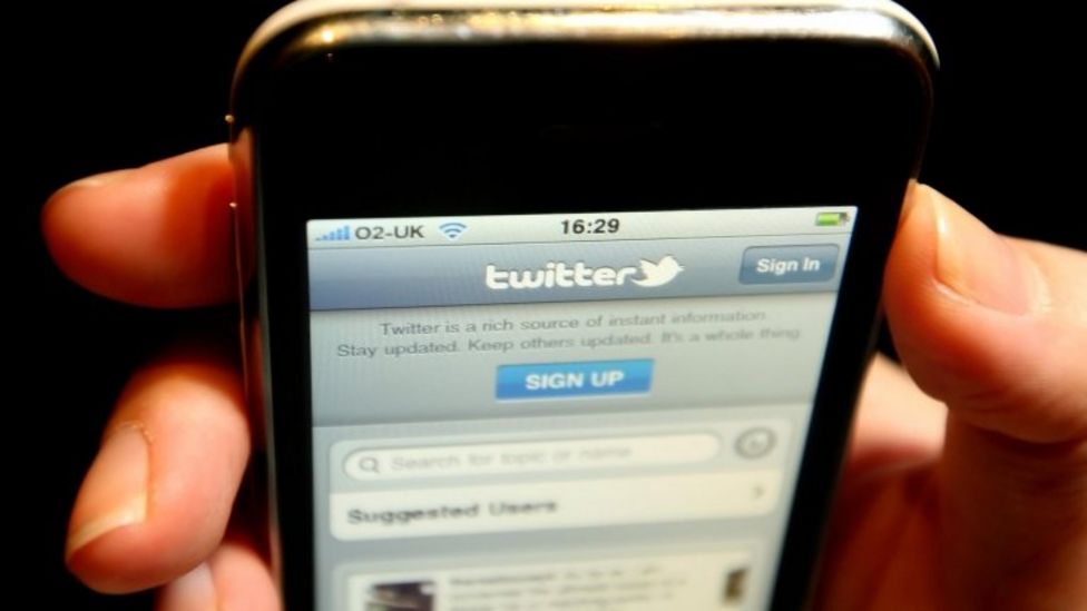 Samaritans app monitors Twitter feeds for suicide warnings - BBC News