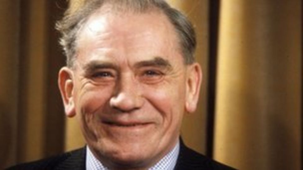 Ray Mawby: Ministers to seek other side of story about 'spy' - BBC News