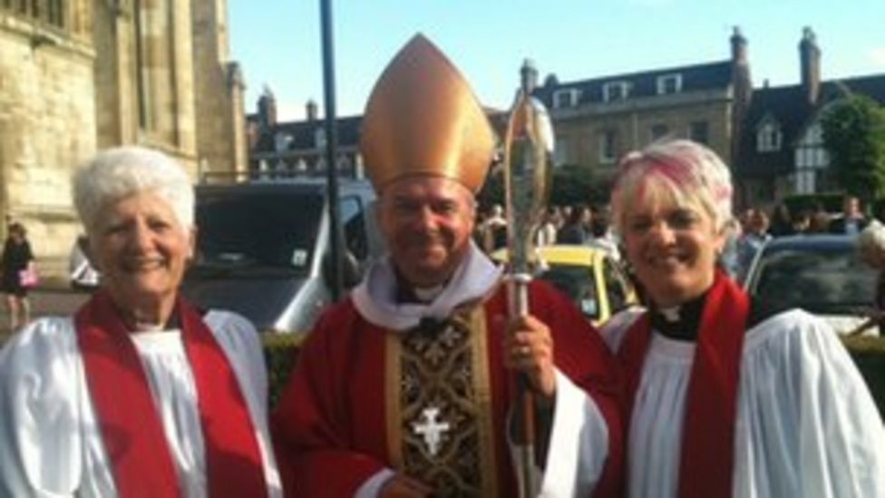 Woman priest sees daughter ordained at Gloucester Cathedral - BBC News