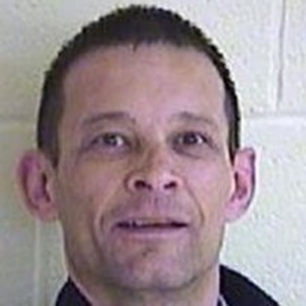 Absconded prisoner David Blood appears in court - BBC News