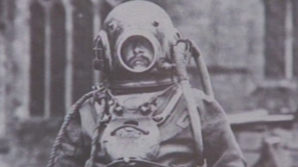 William Walker: Diver who saved Winchester Cathedral remembered - BBC News