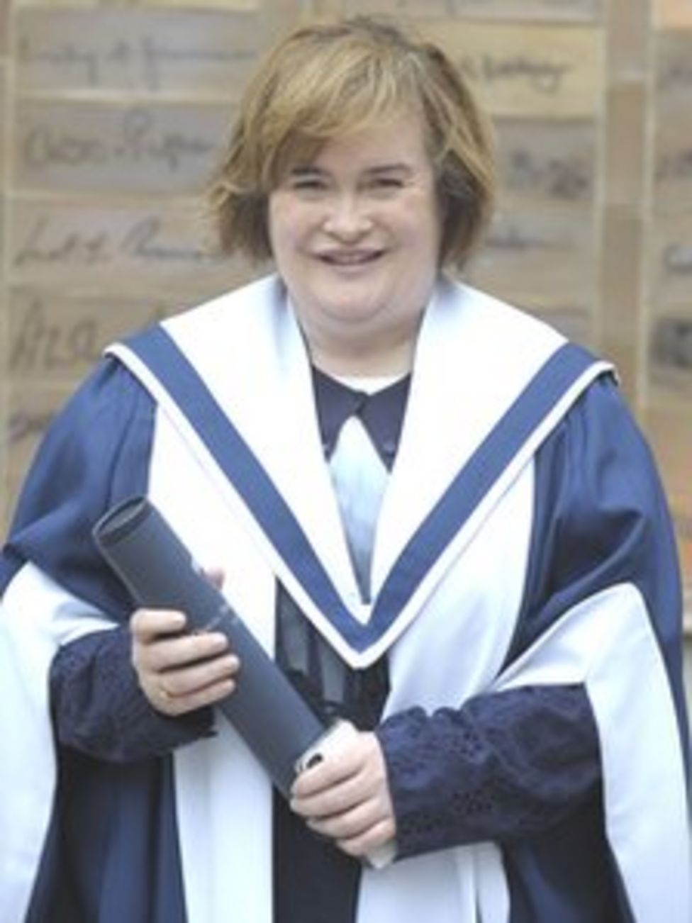 Susan Boyle: Honorary doctorate for singer - BBC News