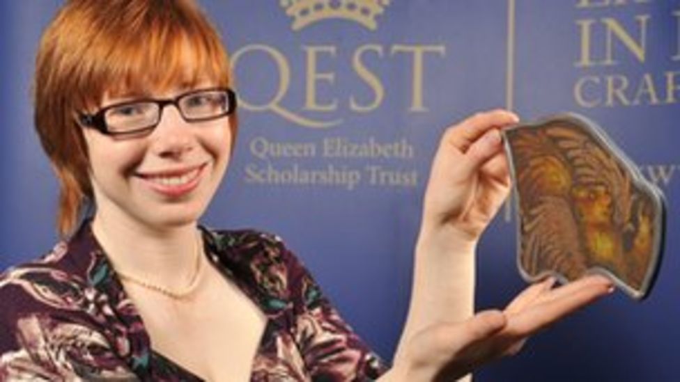 Royal window designer Megan Stacey wins scholarship - BBC News