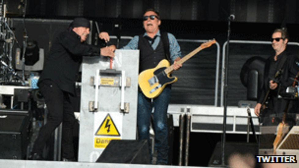 Bruce Springsteen hits back at London gig silencing - BBC News