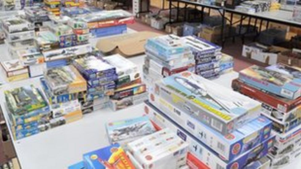 Airfix model collection sold for £8,800 at Newcastle auction - BBC News
