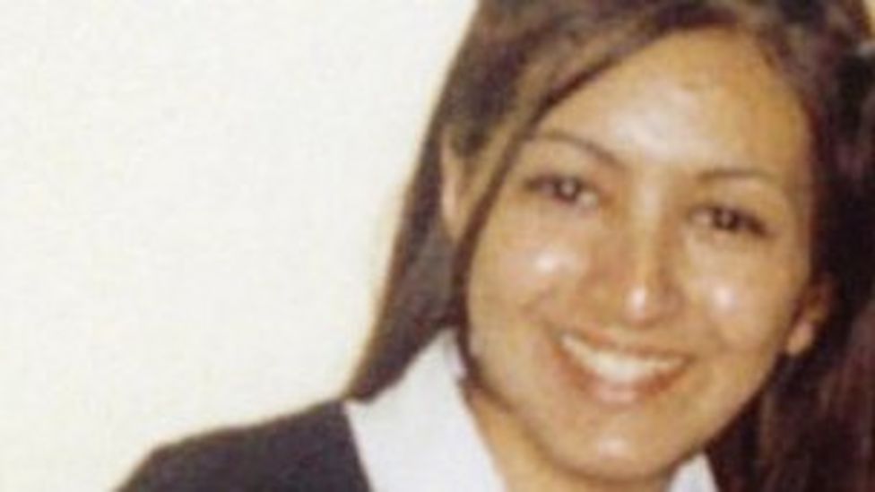 Shafilea Ahmed murder trial: Father 'punched daughter' - BBC News