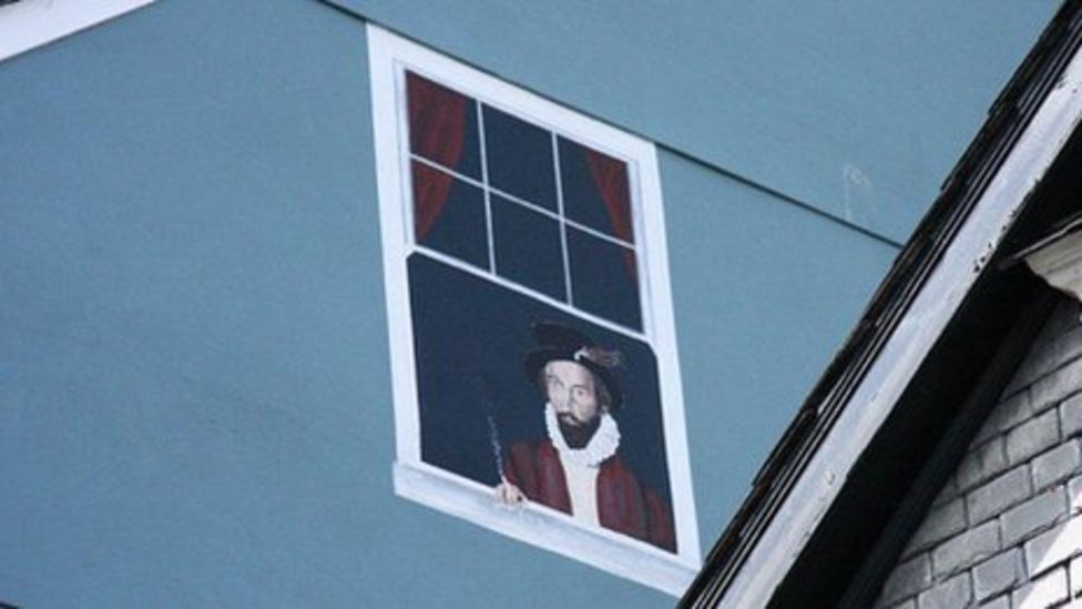English homeowners go into political battle over murals - BBC News