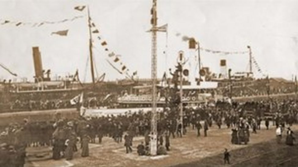 Immingham port's first public open day marks 100 years - BBC News