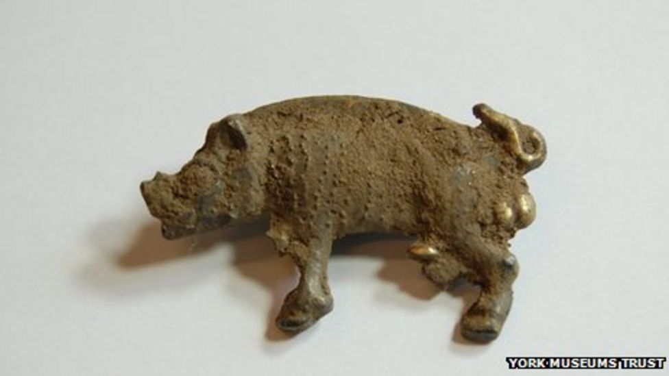Richard III boar badge appeal at Yorkshire Museum - BBC News