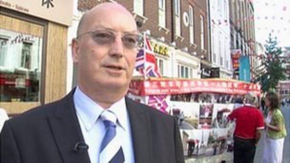 Man cycles across the world from China for London 2012 - BBC News