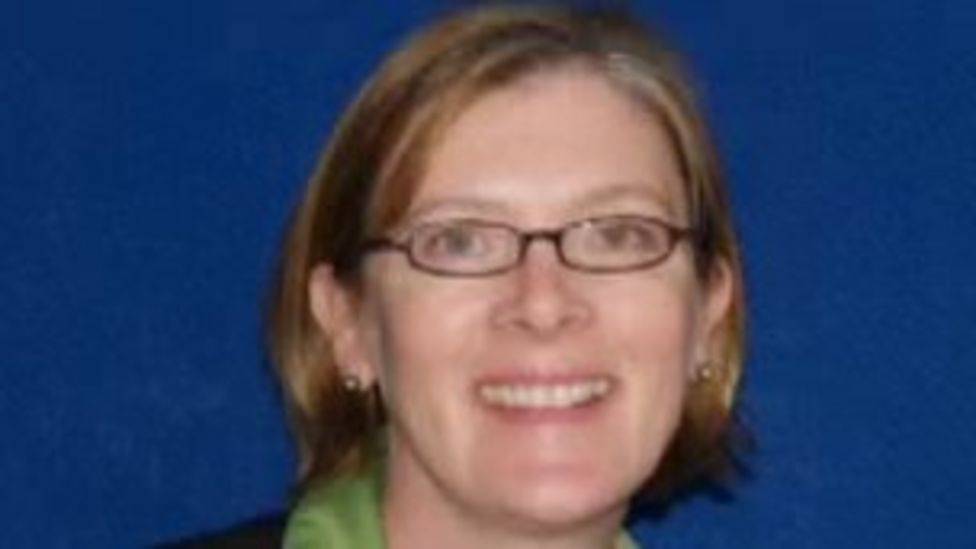 Plymouth council's chief executive Tracey Lee £20k pay drop - BBC News