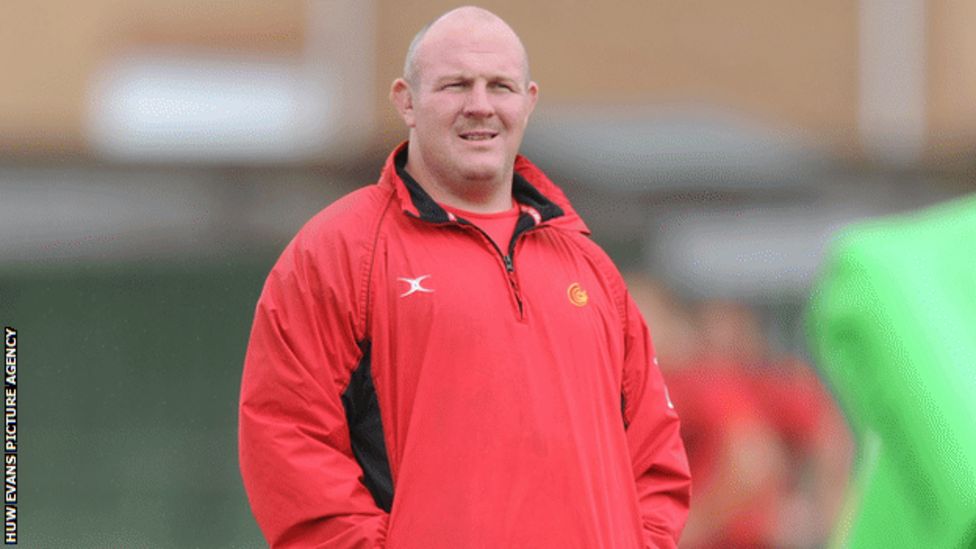 Iestyn Thomas poised for Newport Gwent Dragon scrum role - BBC Sport