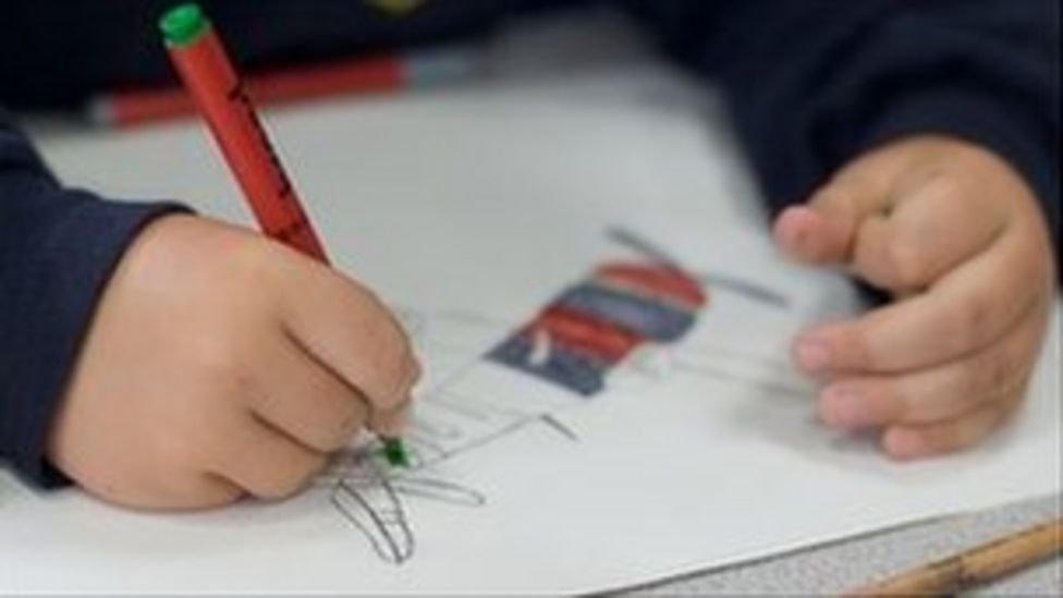 Bilingual children 'better at problem-solving skills' - BBC News
