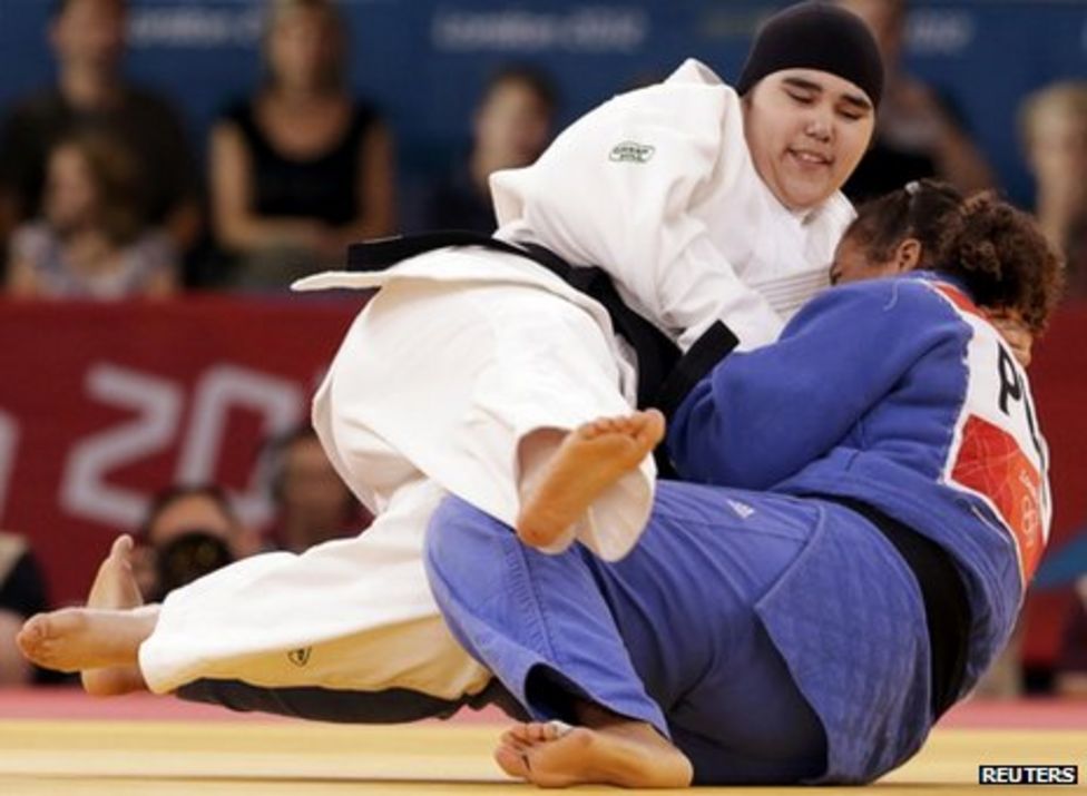 Saudi woman athlete makes headlines - BBC News