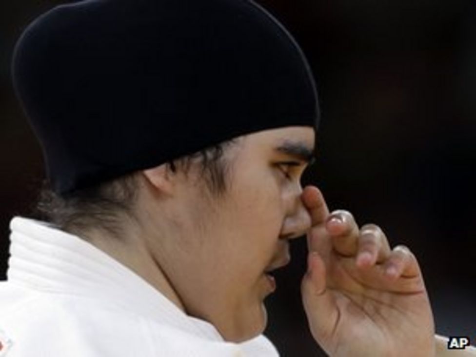 Saudi woman athlete makes headlines - BBC News