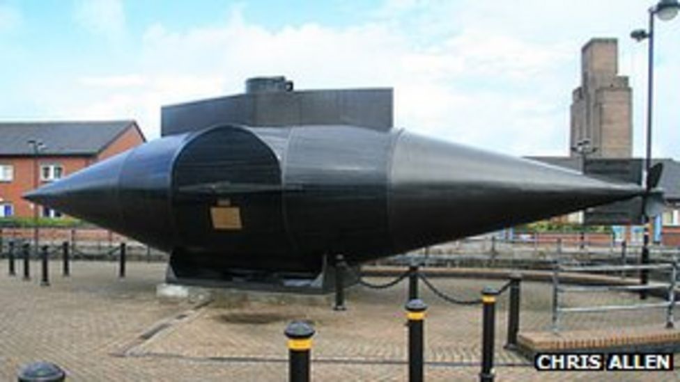Chester divers attempt to save Resurgam II submarine - BBC News