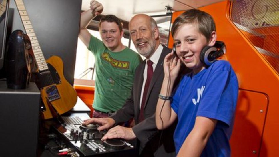 Criminal assets fund youth Inside Out bus in east Belfast - BBC News