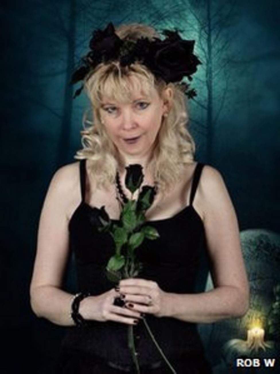 Secret life of modern-day witches - BBC News