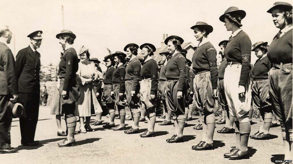 Women's Land Army revisits Cregneash in World War II - BBC News