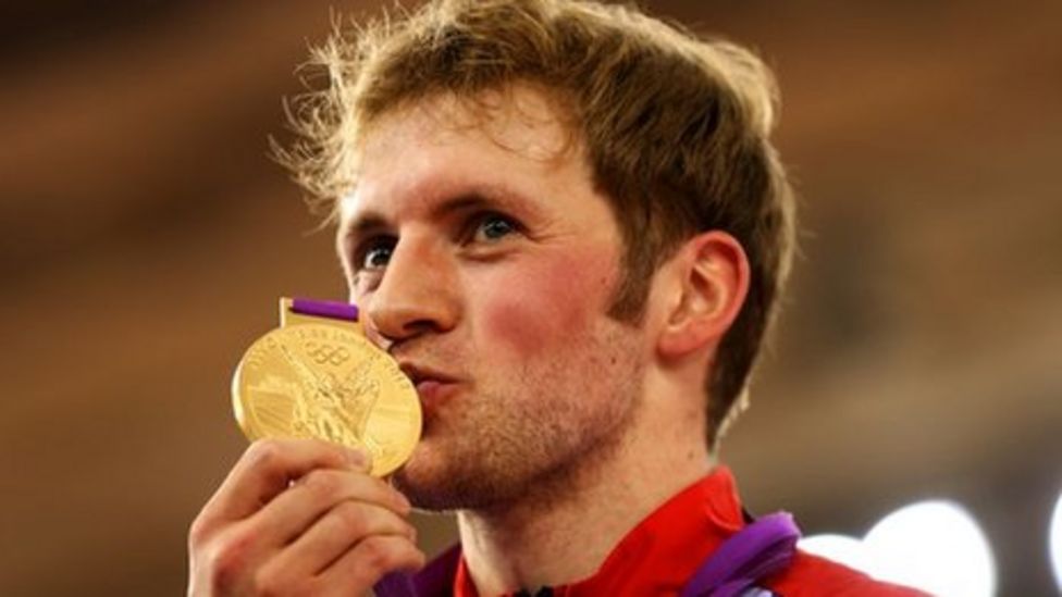 Cyclist Jason Kenny in Bolton leisure centre honour - BBC News