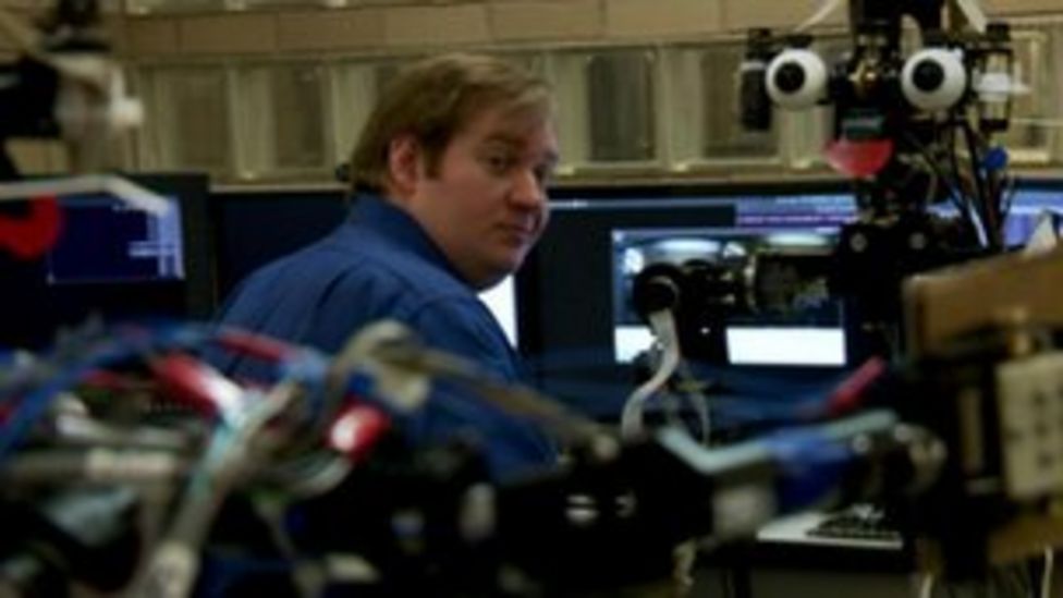 Robot learns to recognise itself in mirror - BBC News