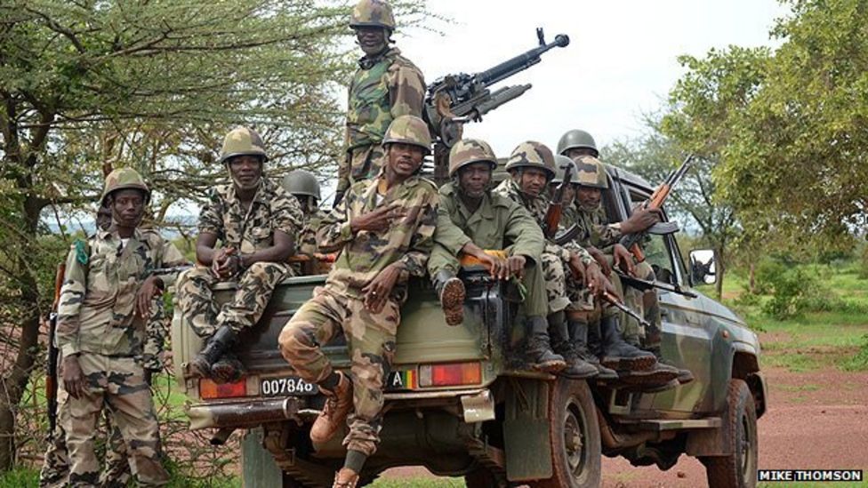 Hunting for Islamist insurgents with the Mali Army - BBC News
