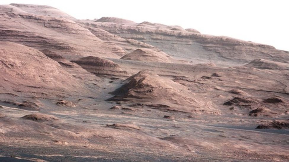 Curiosity Mars rover beams images of ancient streambed - BBC News
