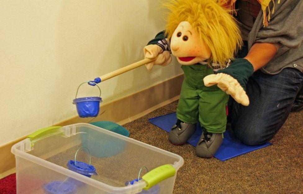 Puppet experiment suggests humans are born to be fair - BBC News